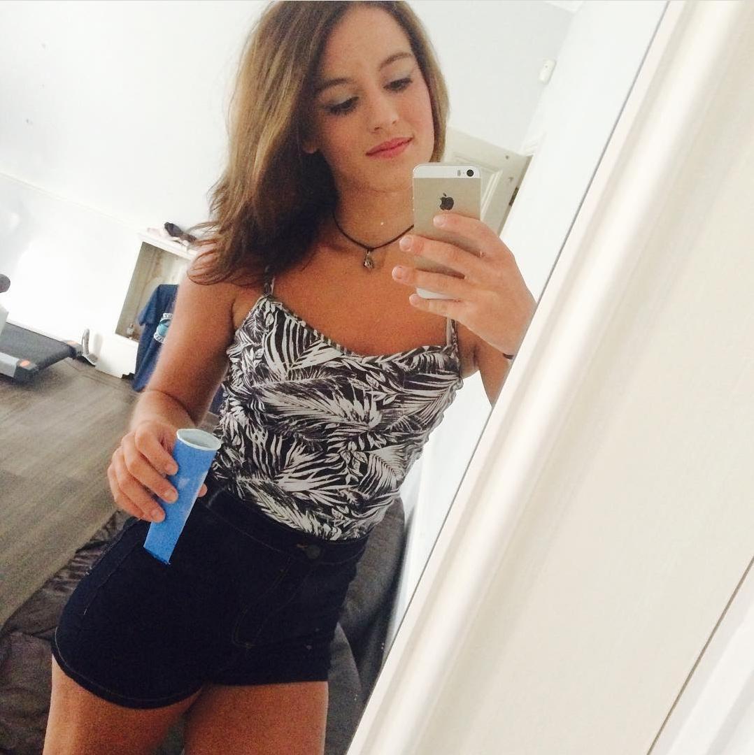 It's never too cold for an ice lolly 😋 xx | Scrolller