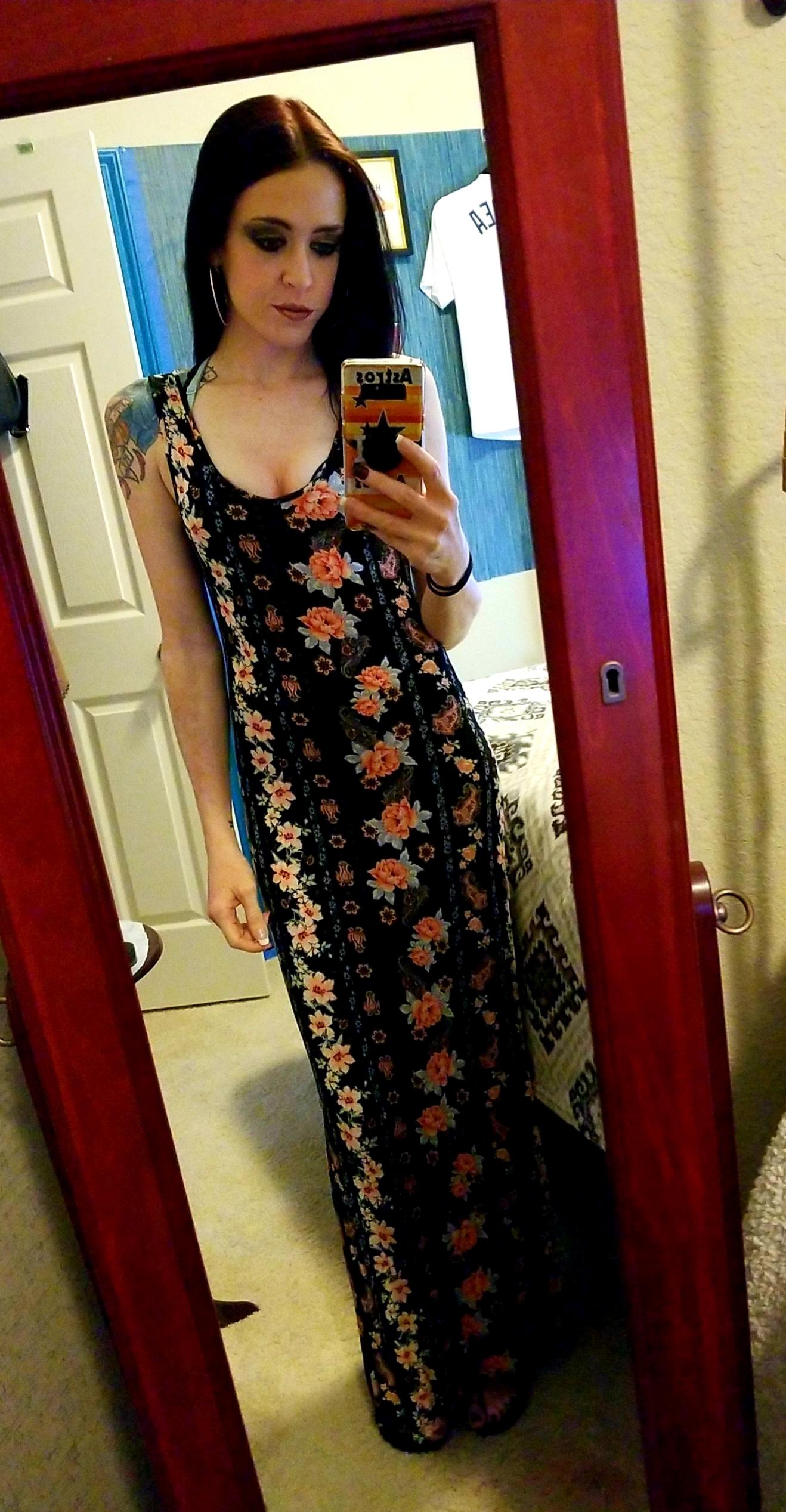It's sundress season. [34F] | Scrolller