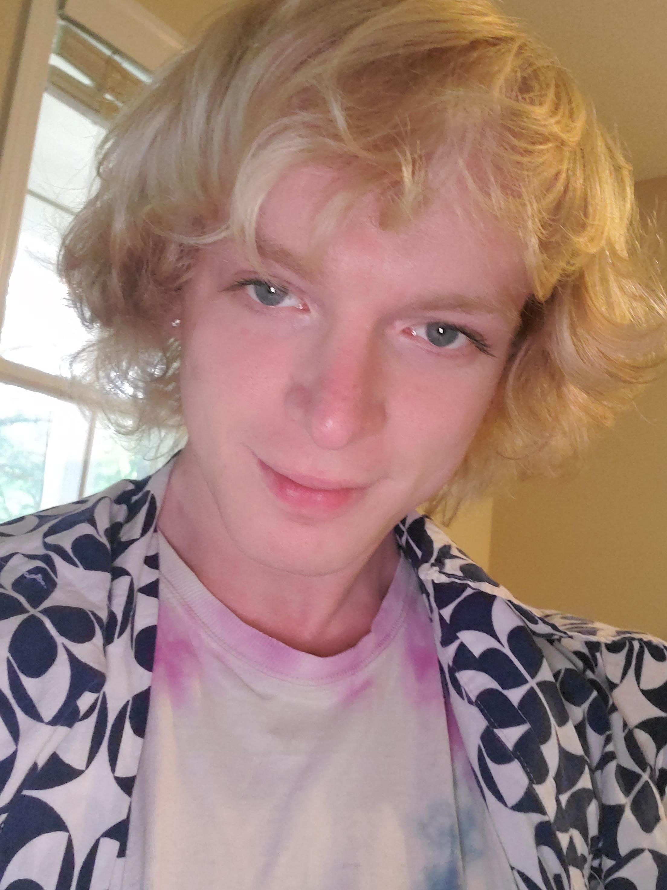 It's too damn cold outside 😒 | Scrolller