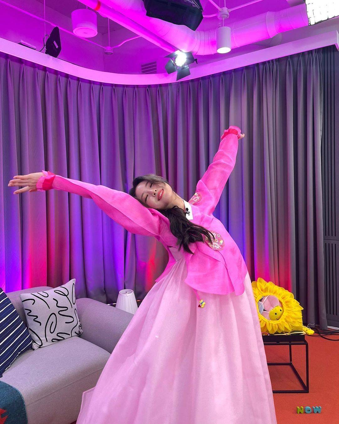 ITZY YuNa in Hanbok | Scrolller