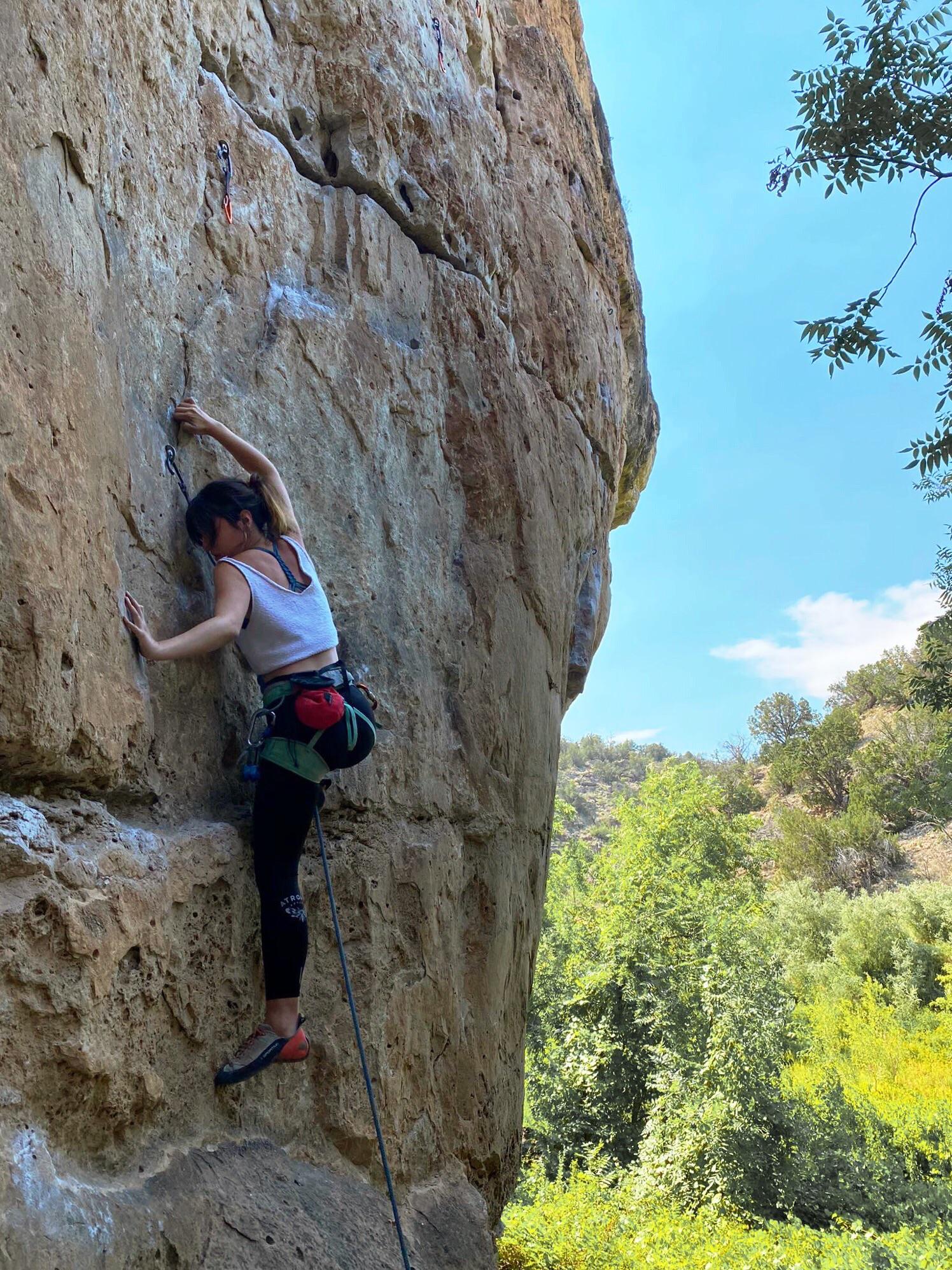 Jacks Canyon in Winslow, Arizona 💛 do y’all climb stronger with a fellow ladyclimber hyping you ...