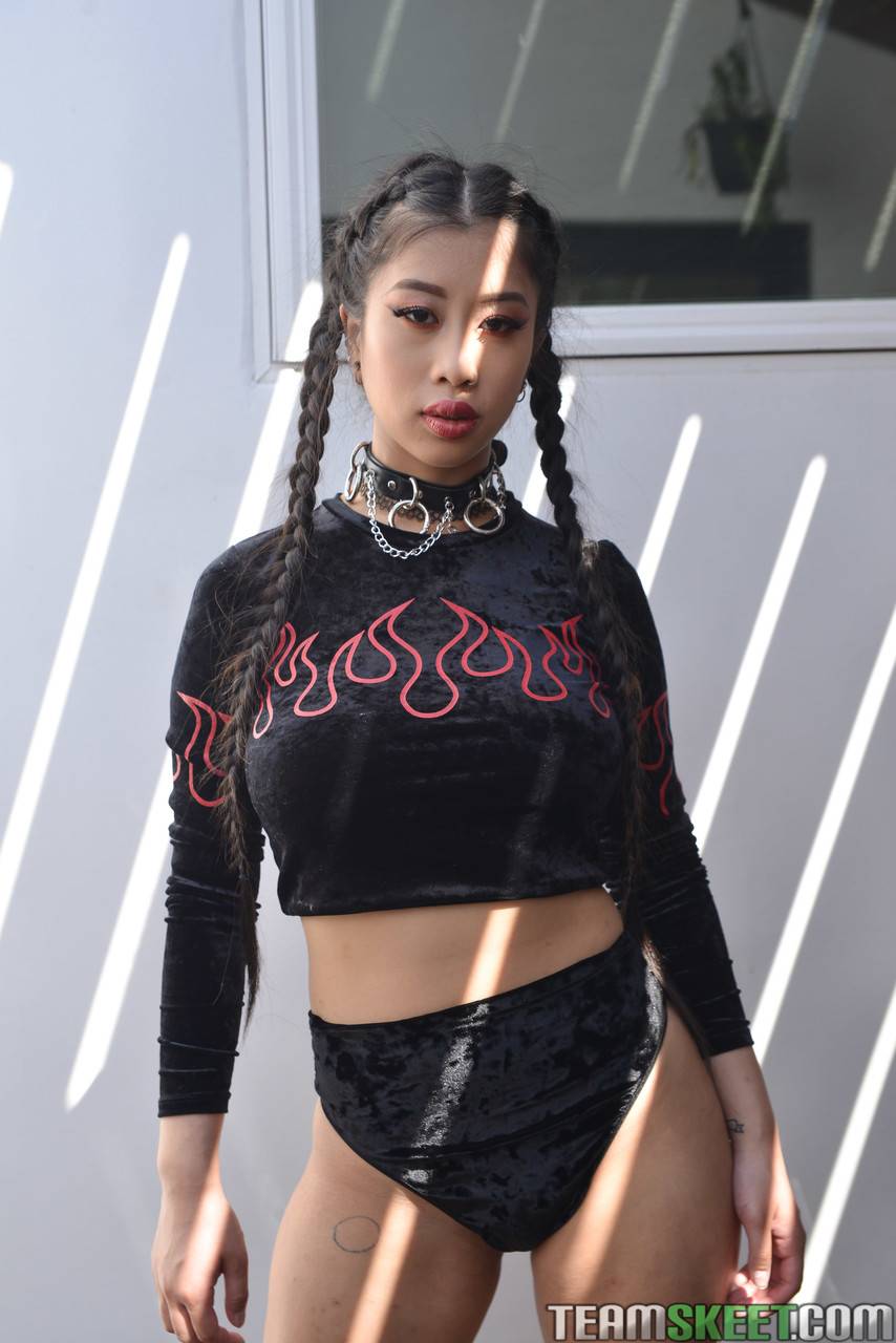 Jade Kush | Scrolller