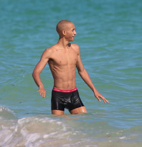 Jaden Smith | Scrolller