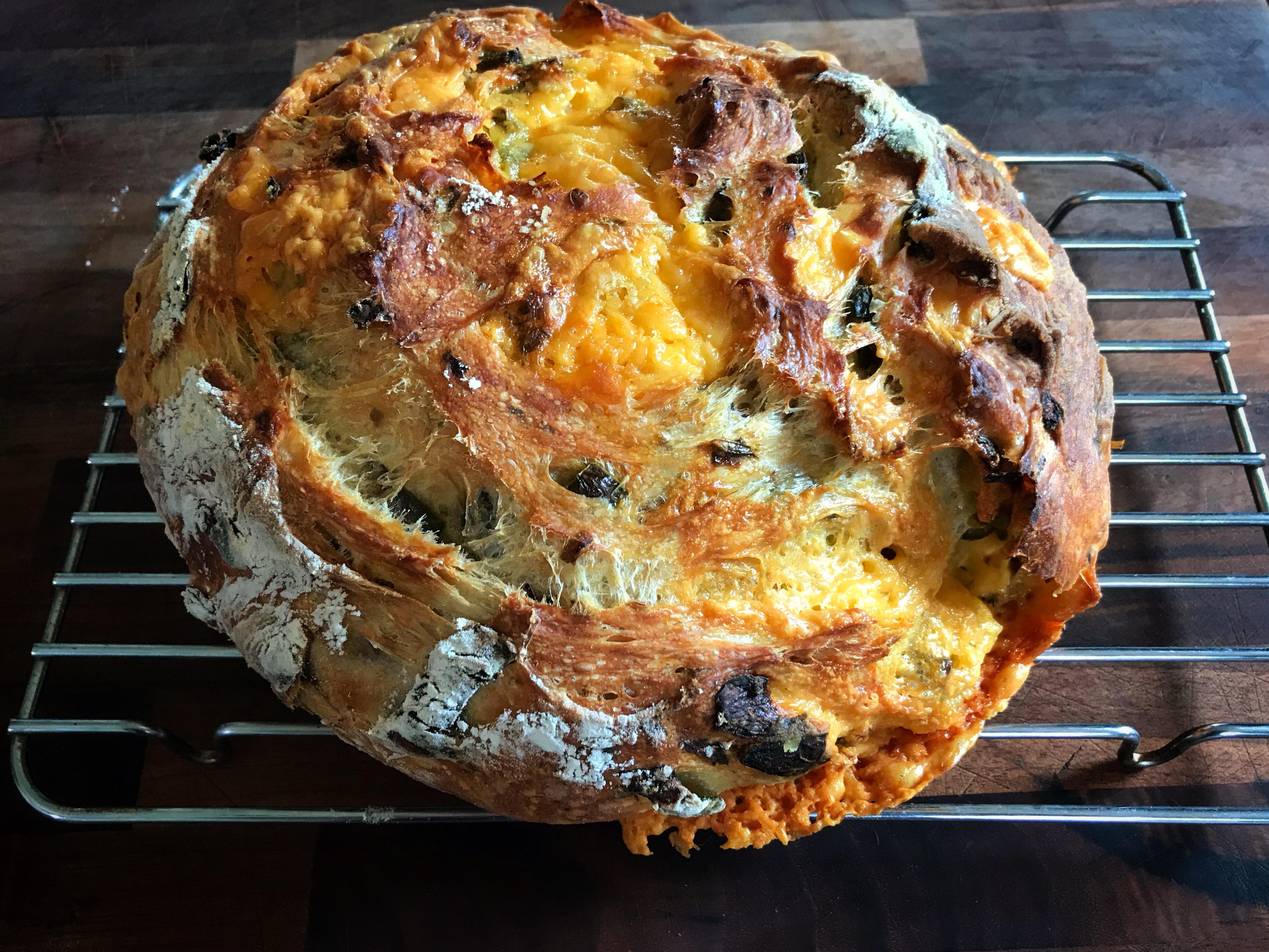 Jalapeño and cheddar loaf | Scrolller
