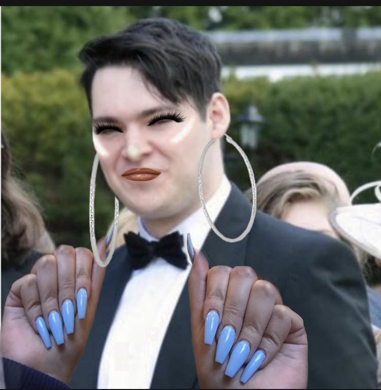 James Looking at the poor 😛💅🏼 | Scrolller