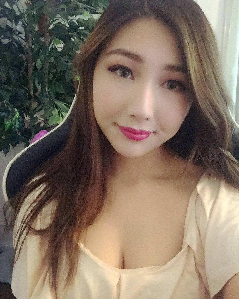 Janet | Scrolller
