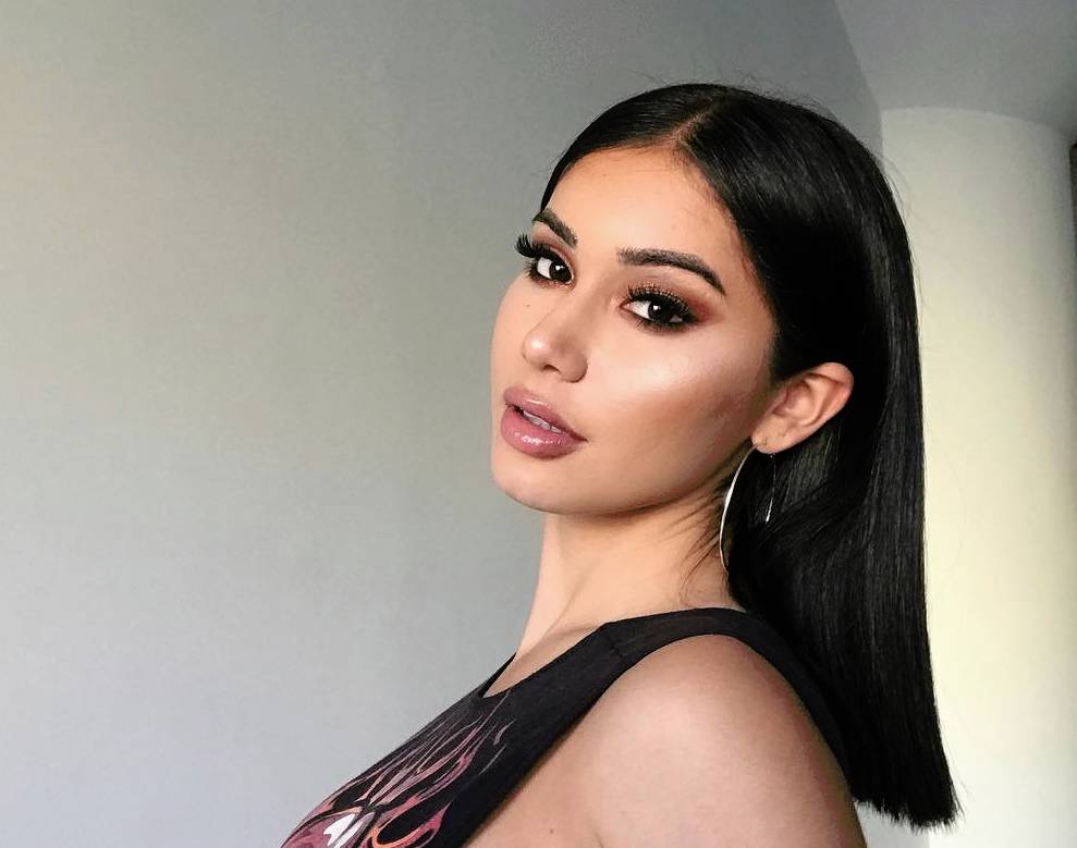 Janet Guzman [irtr] | Scrolller