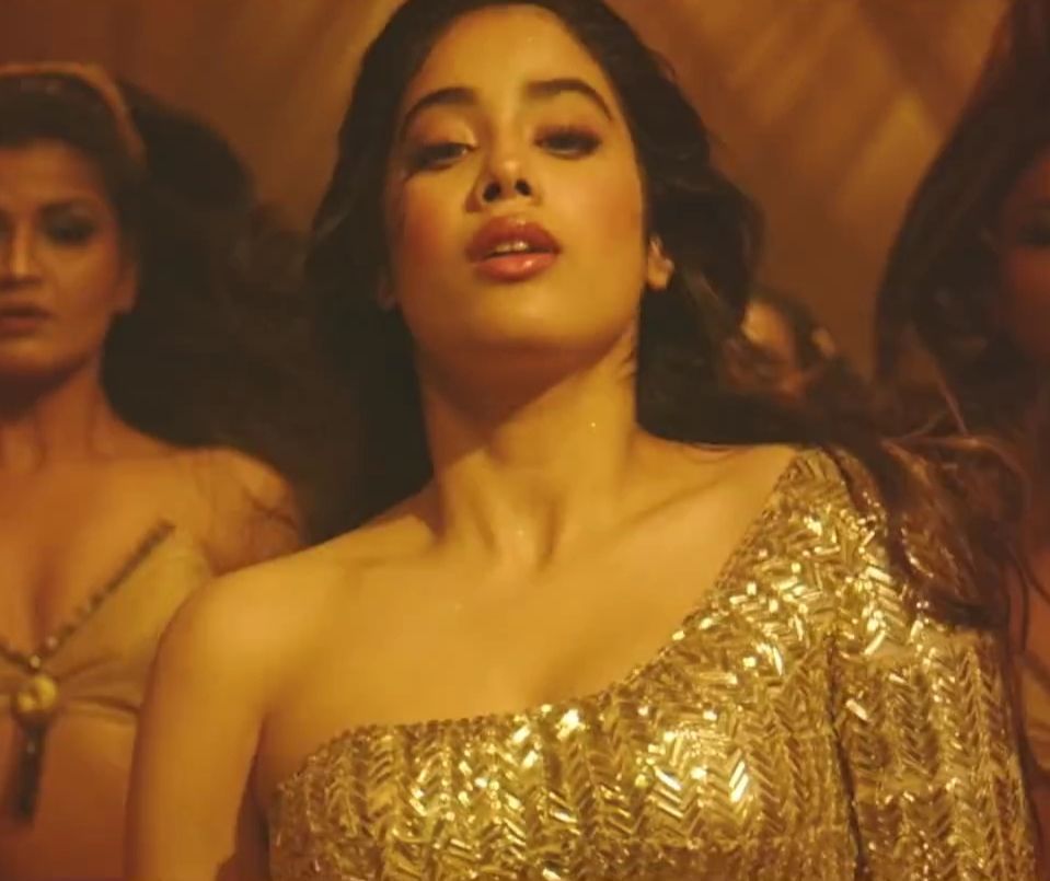 Janhvi kapoor | Scrolller