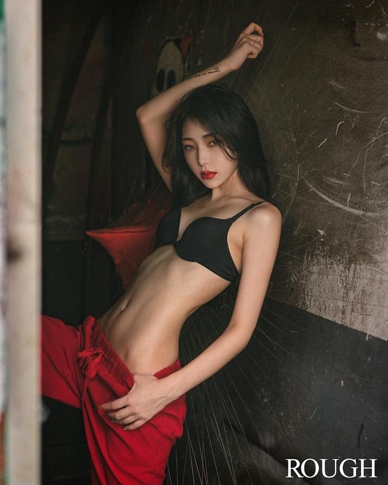 [Jealous] Gorgeous Fit Asian In A Midriff | Scrolller