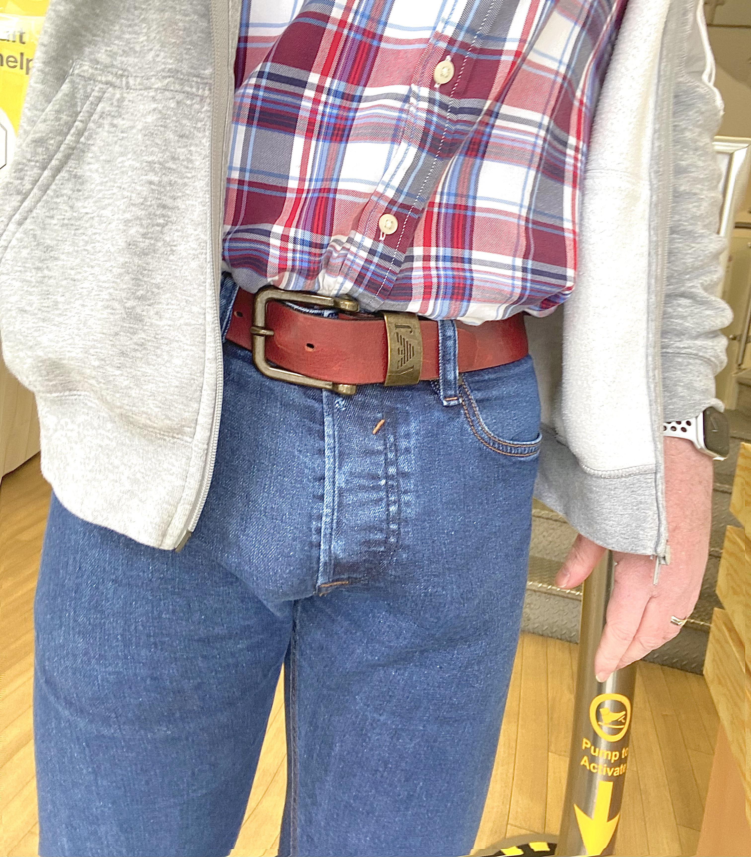 Jeans bulge | Scrolller