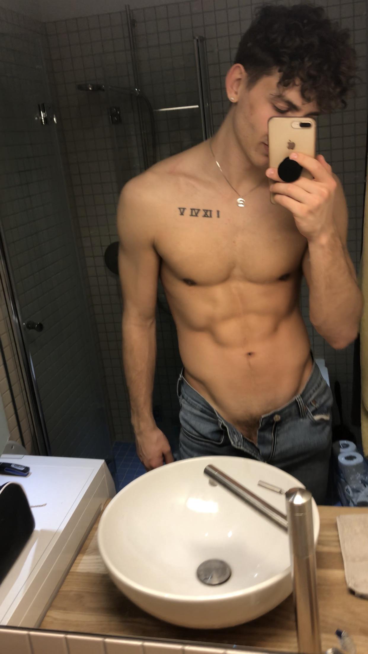 Jeans with no underwear hits different | Scrolller