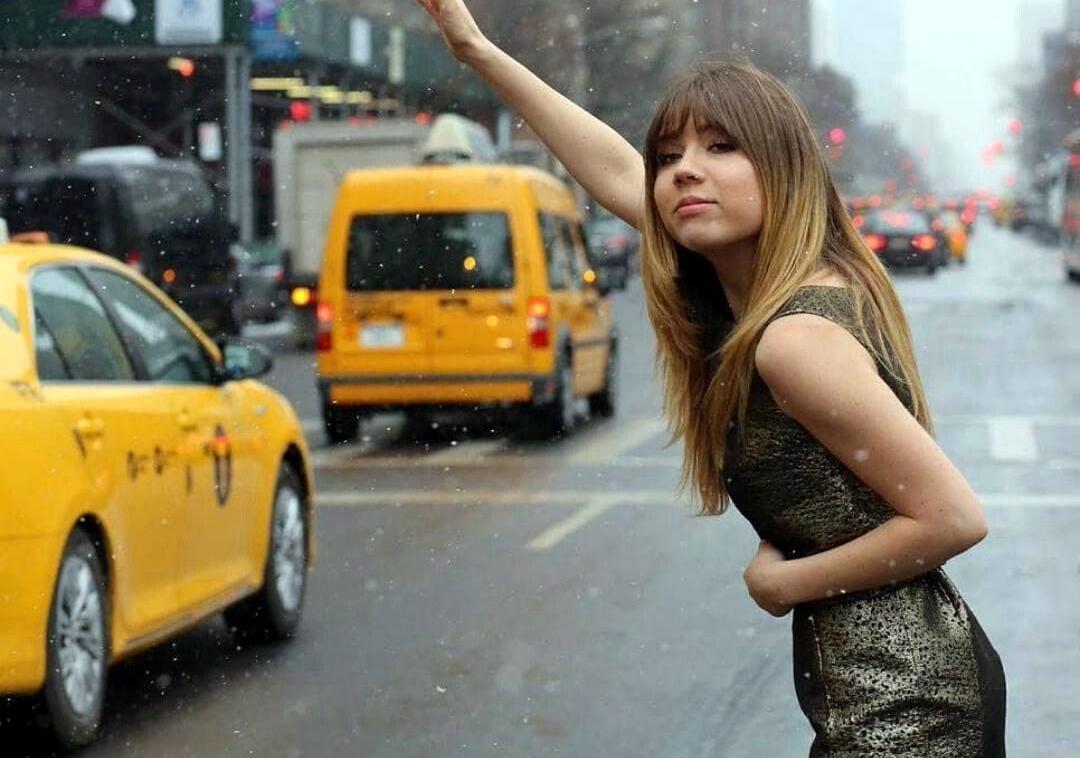 Jennette hailing a cab | Scrolller