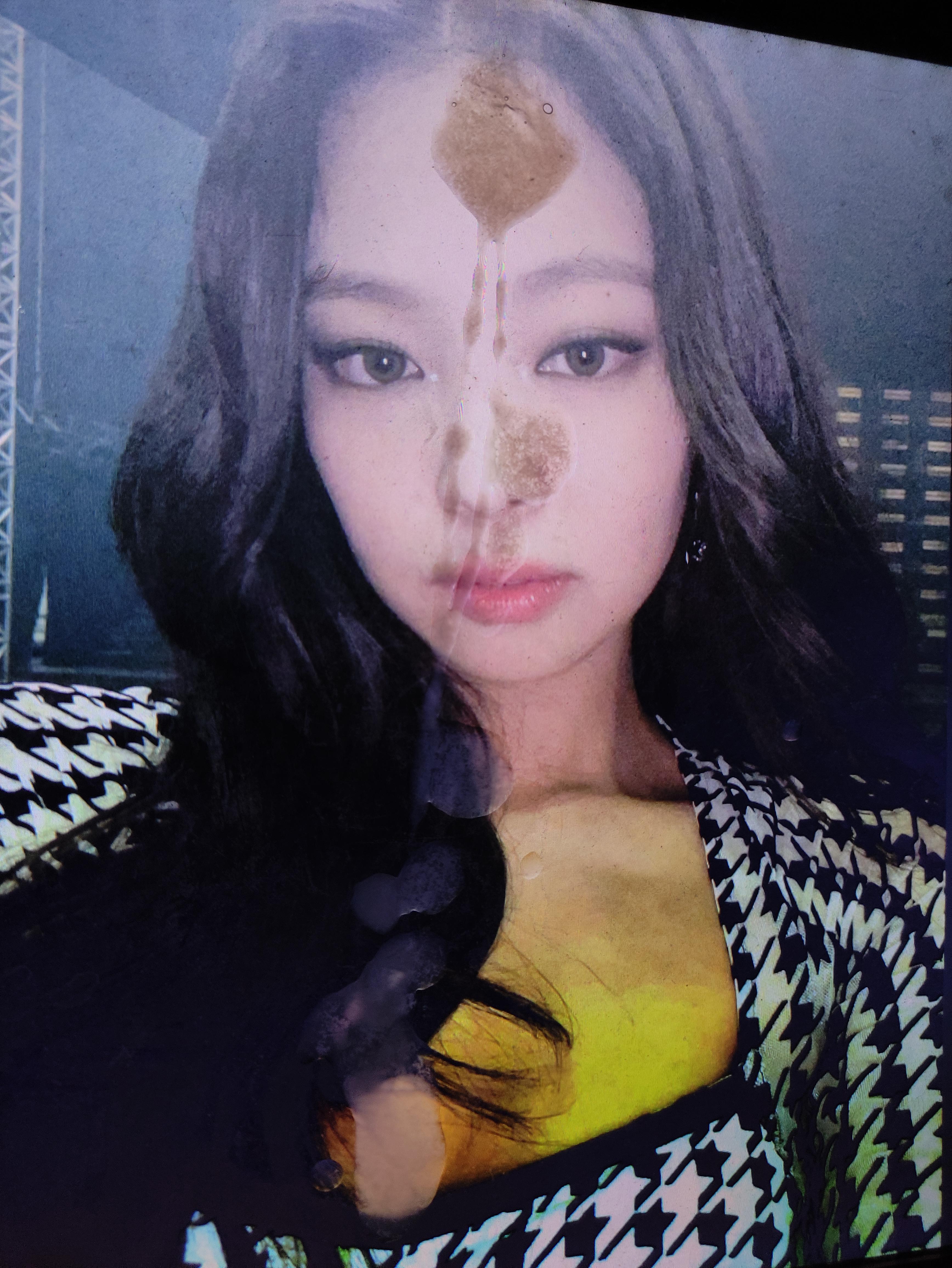 Jennie 💦 | Scrolller