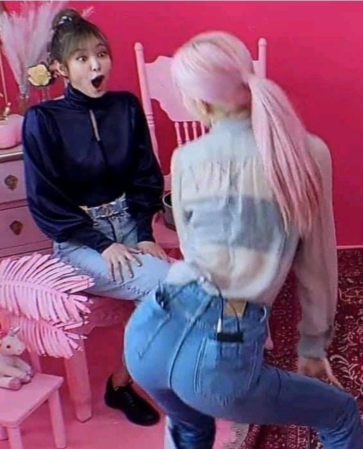 Jennie reaction | Scrolller