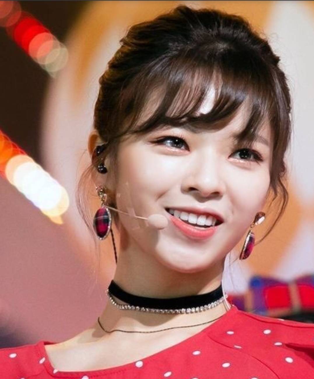 Jeongyeon - red top | Scrolller