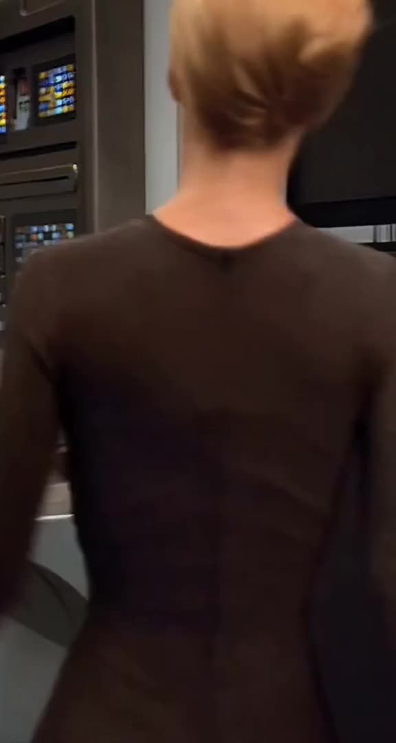 Jeri Ryan on Star Trek Voyager - 1990s | Scrolller