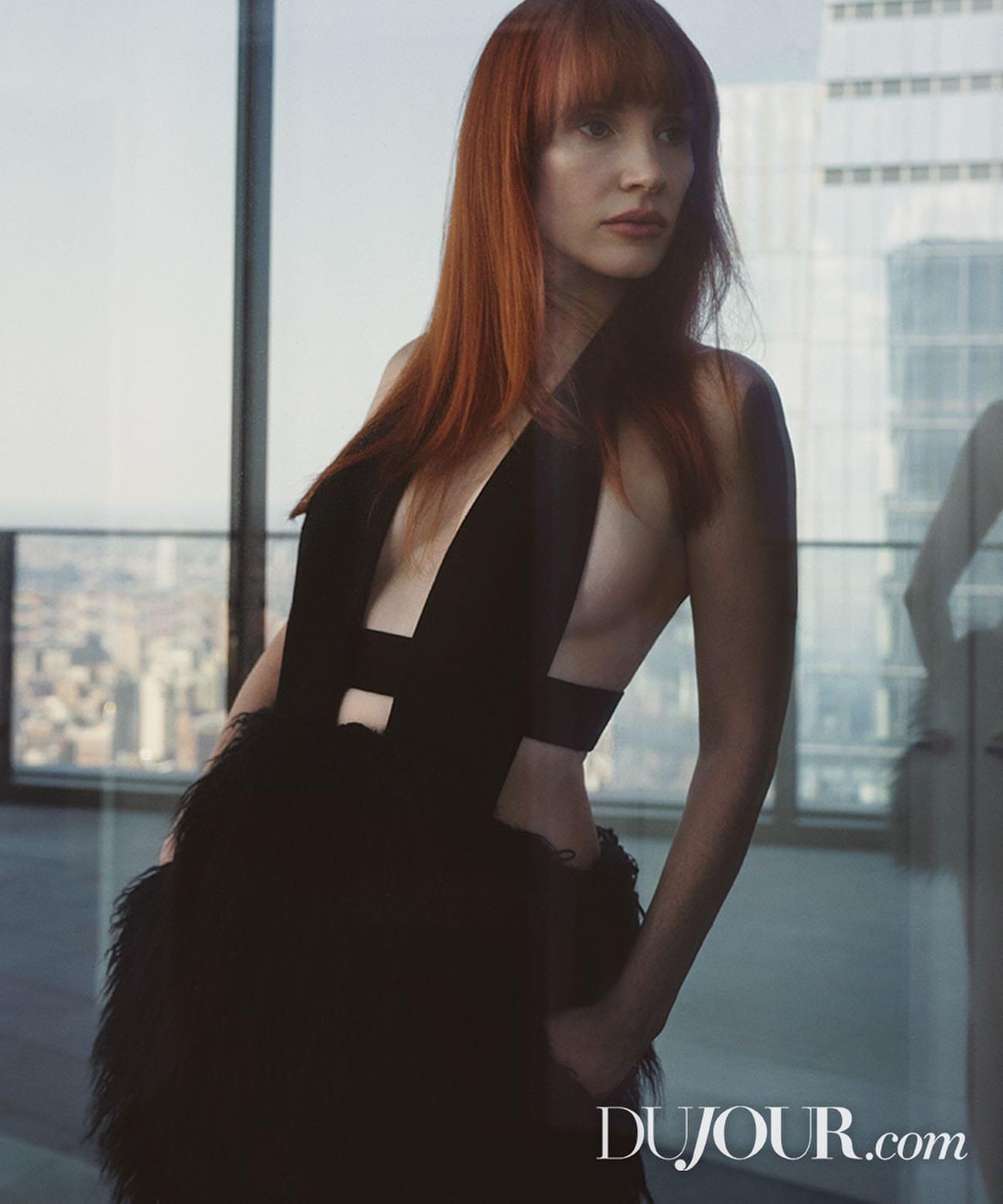 Jessica Chastain’s new photoshoot. That dress shows off her tits so ...