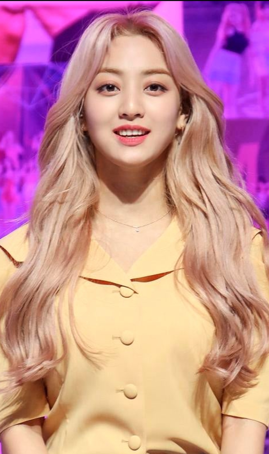 Jihyo - blonde, yellow top | Scrolller