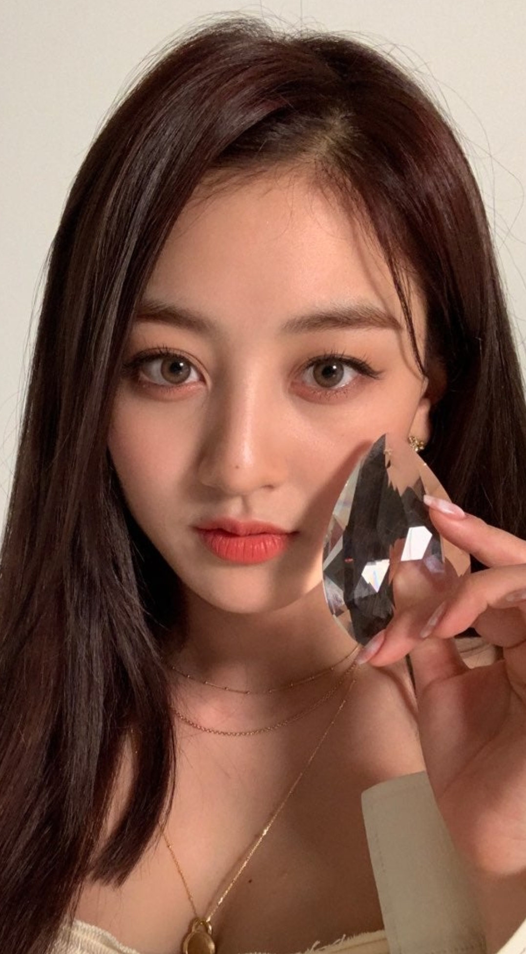 Jihyo - close up, white top, diamond | Scrolller