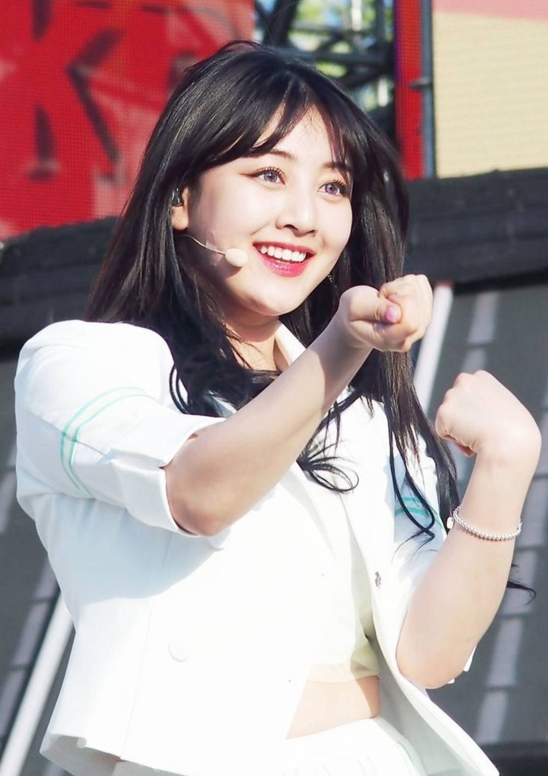 Jihyo - light eyes, white jacket, knock knock | Scrolller