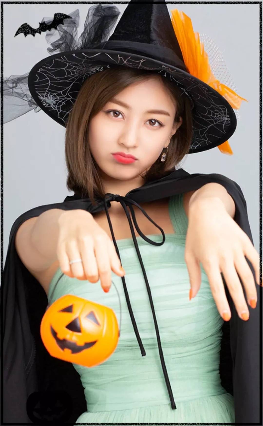Jihyo - witch hat, green dress, black cape | Scrolller