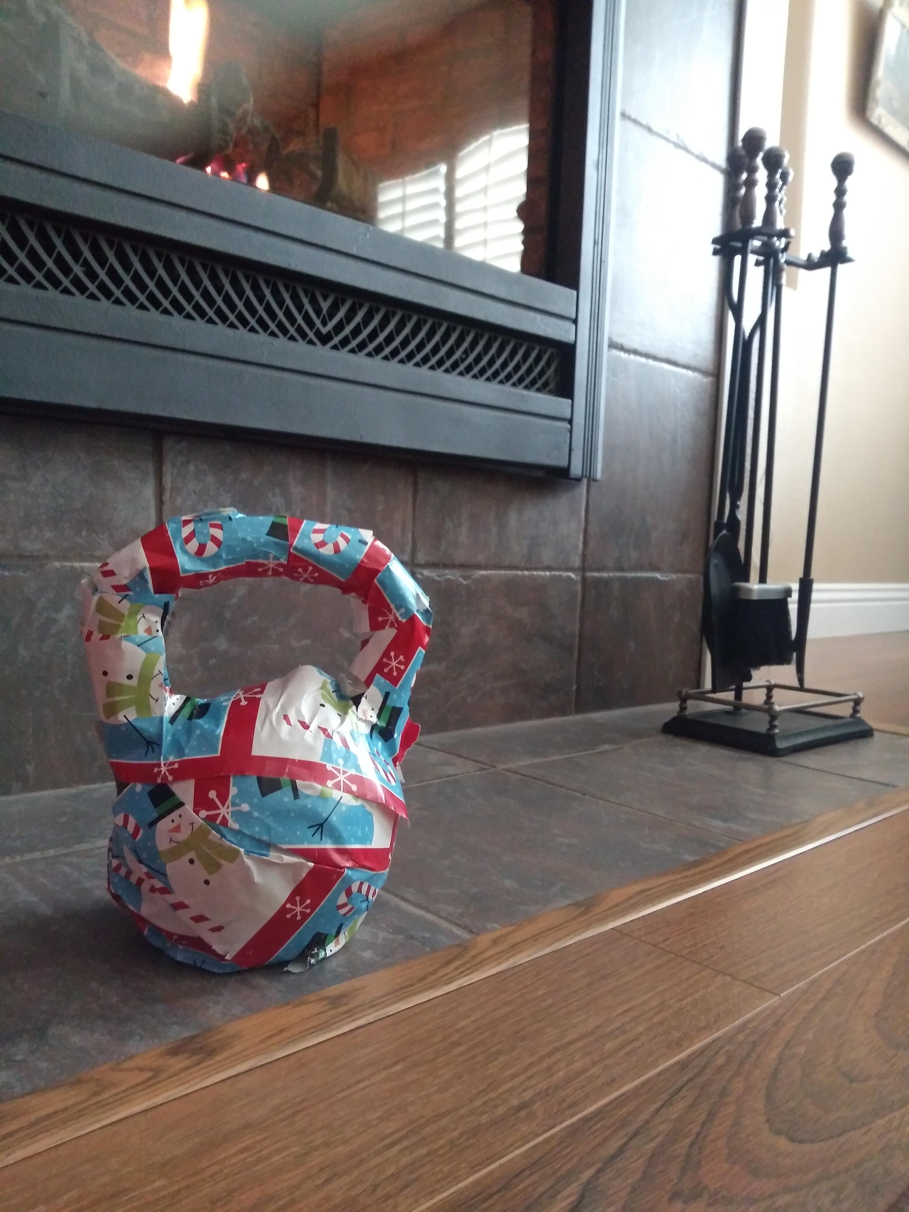 Jinglebells ring and kettlebells swing🎶 | Scrolller