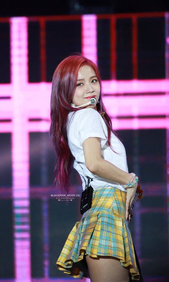 Jisoo | Scrolller