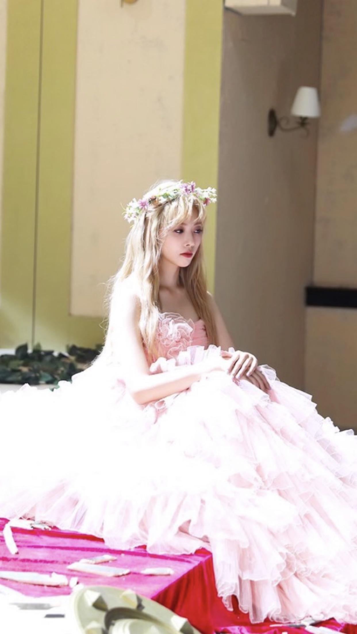 Jiu in her beautiful dress. | Scrolller