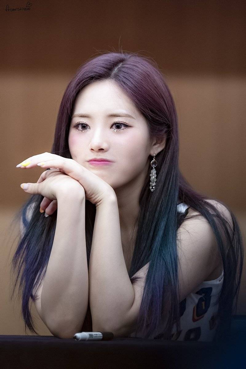 Jiwon thinking | Scrolller