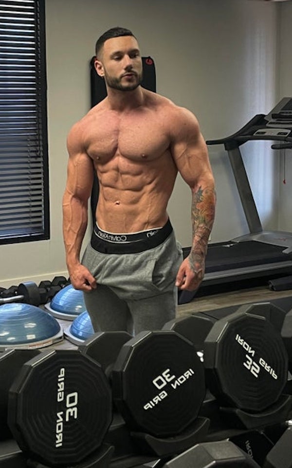 Jock In The Gym | Scrolller