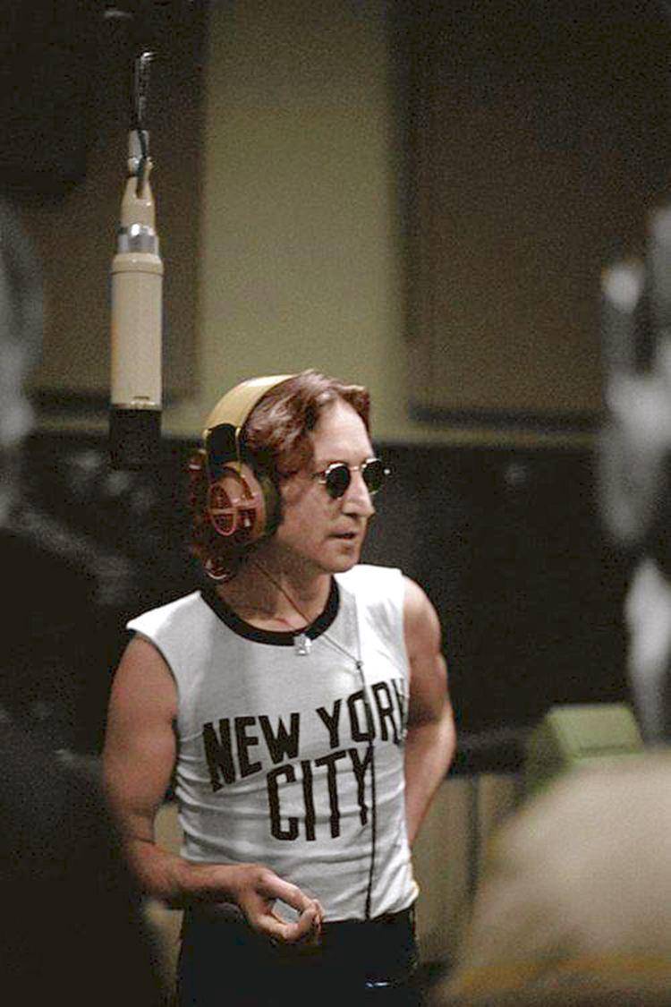 John Lennon | Scrolller