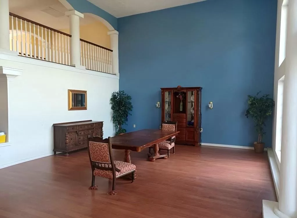 Join me at the table | Scrolller