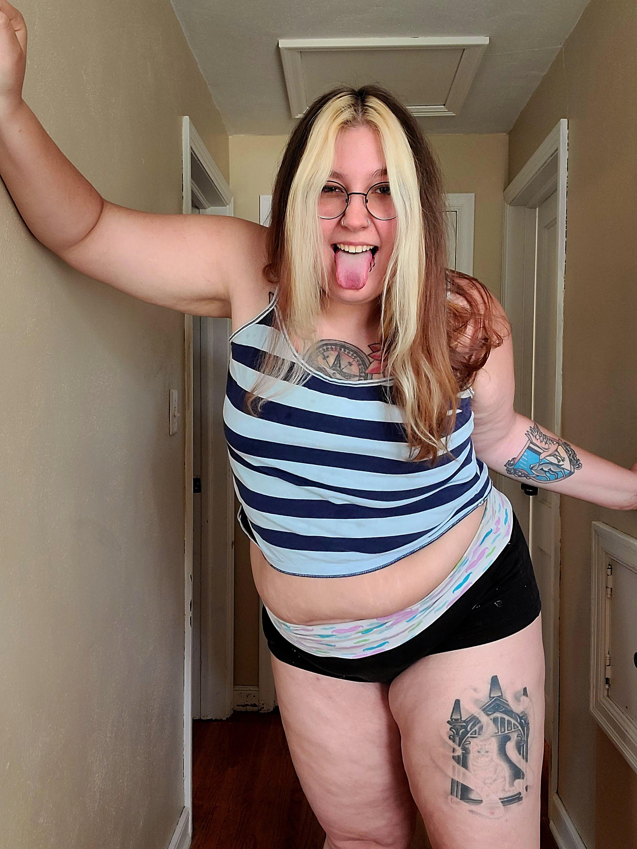 Join me for a midday break.. 😜🖤 | Scrolller