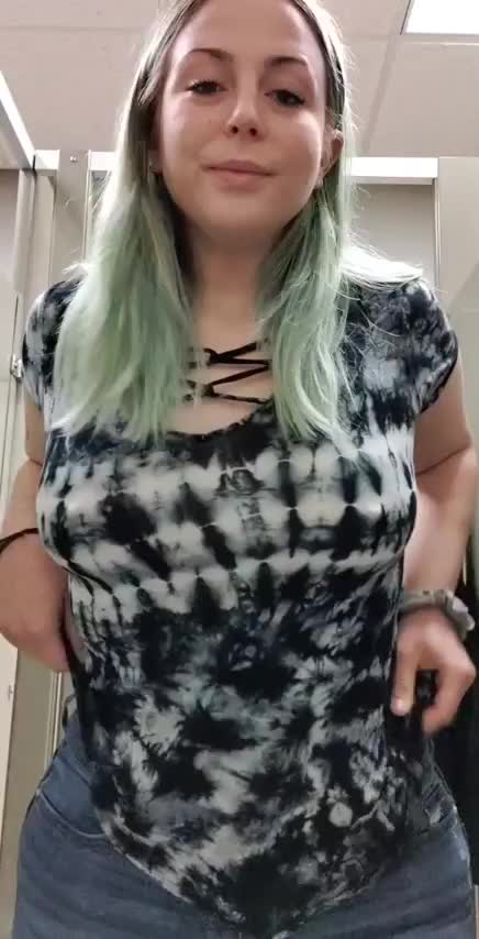 Join me in the bathroom for some [f]riday fun | Scrolller