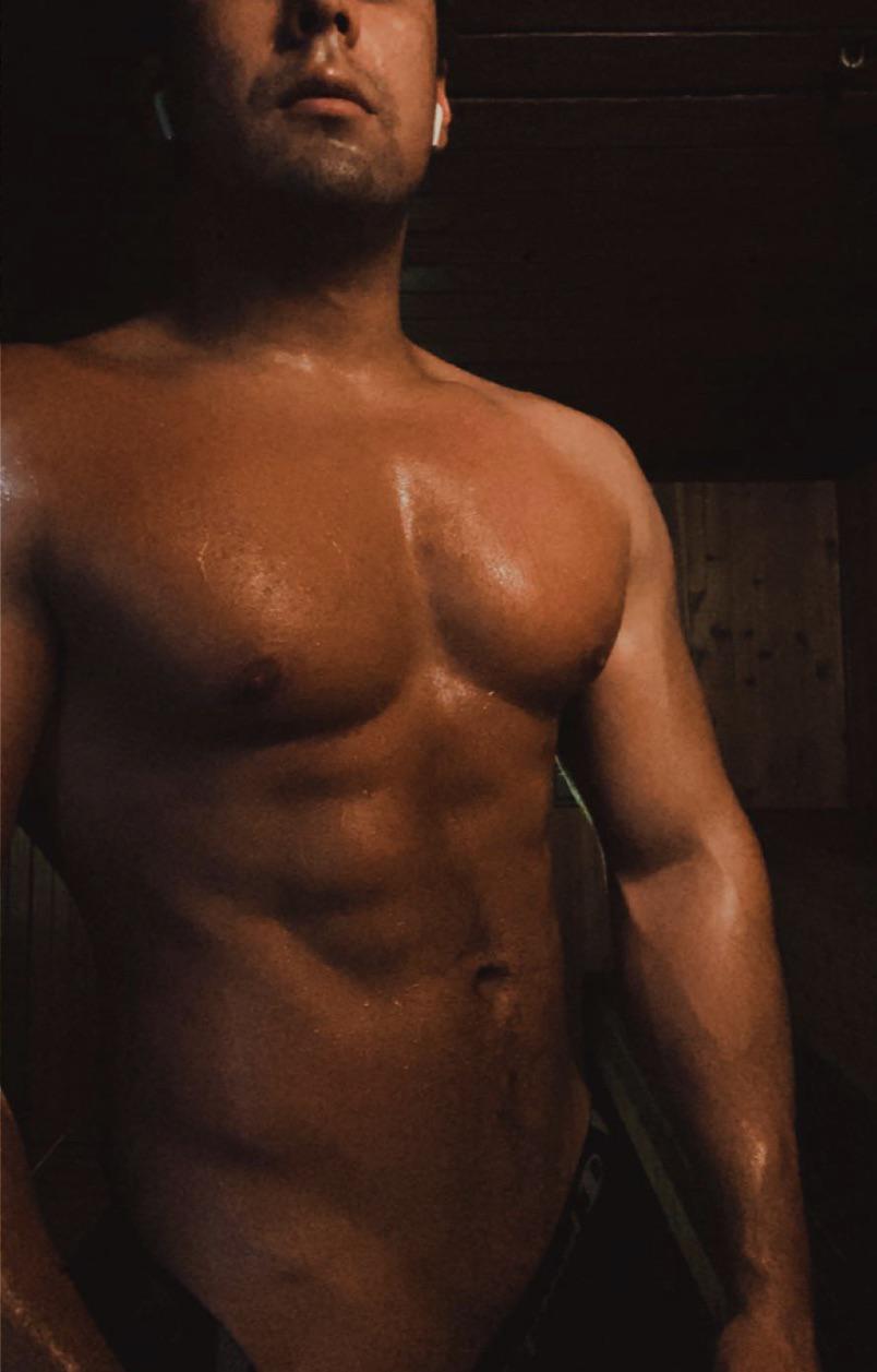 Join me in the sauna 🥵 | Scrolller