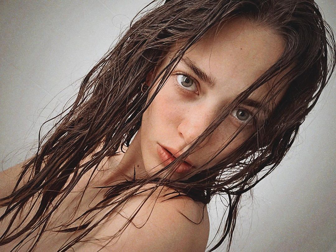 Joy Van Der Eecken | Scrolller