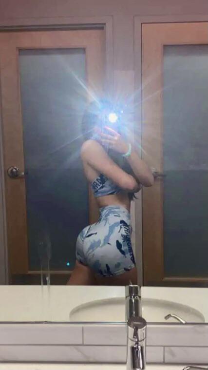 Juicy Spandex Booty | Scrolller