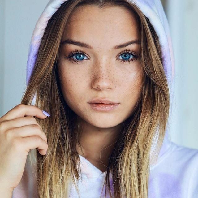 Julia Beautx | Scrolller