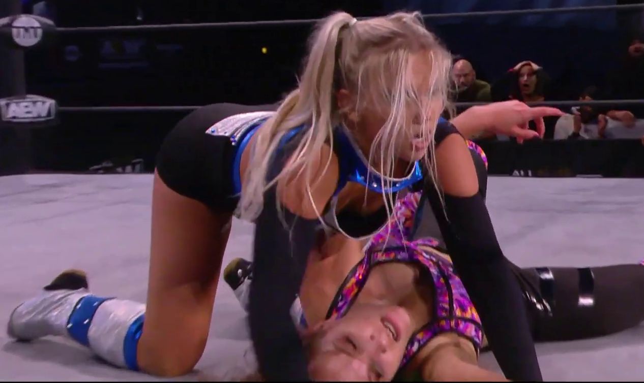 Julia Hart | Scrolller