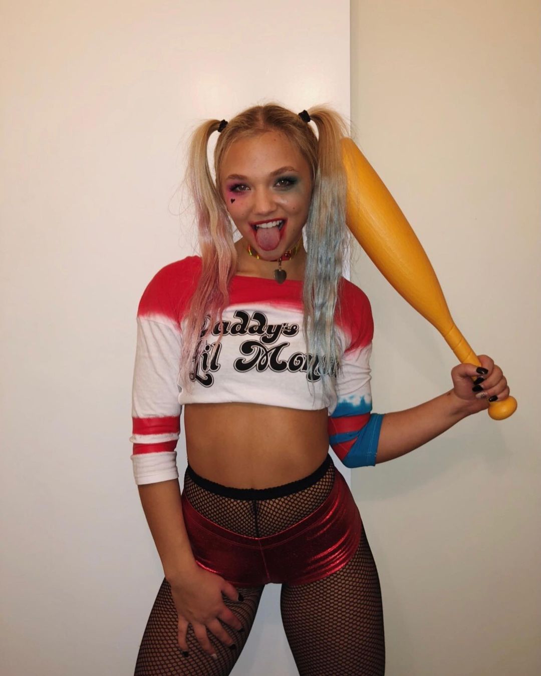 Julia Hart 😈 | Scrolller