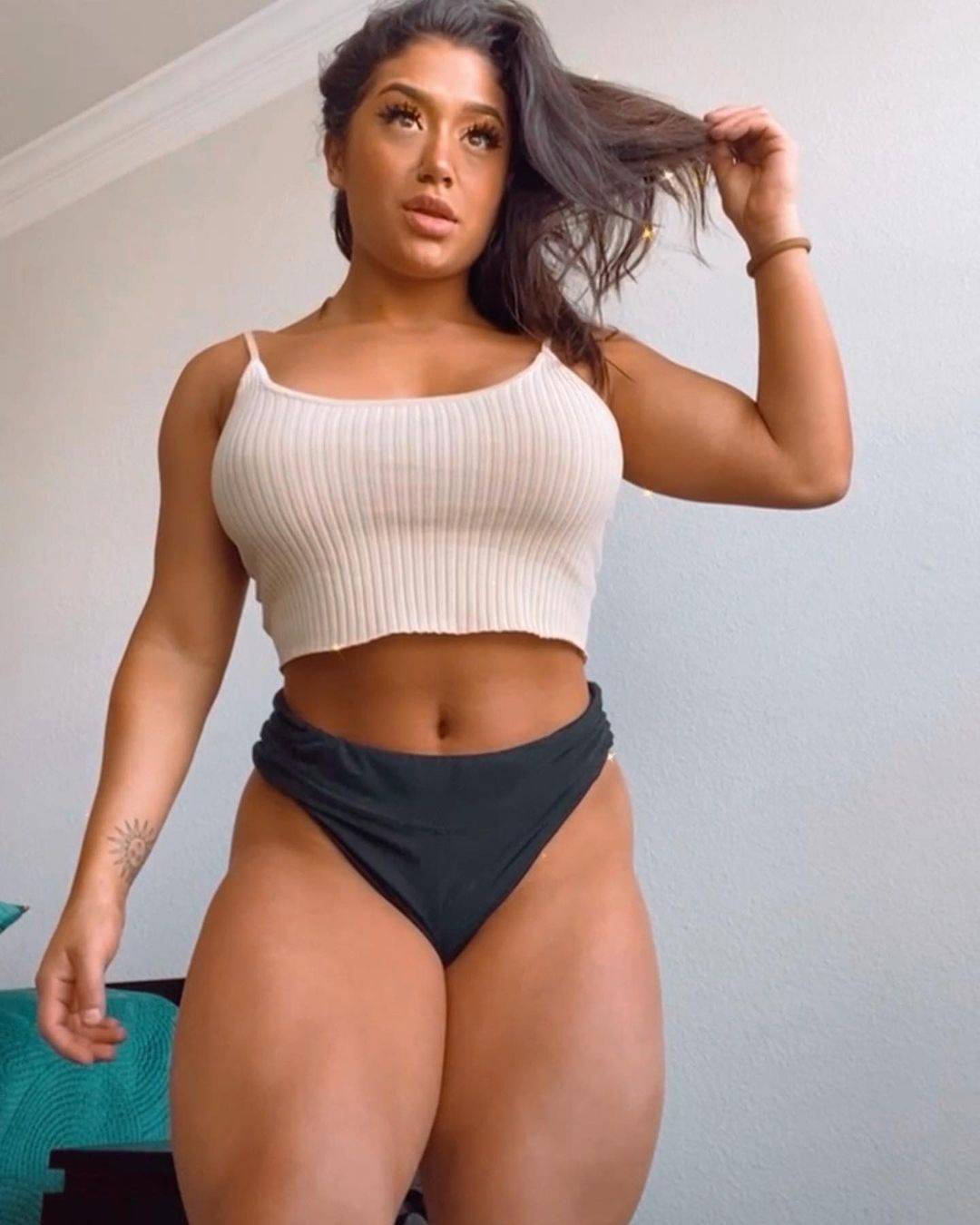 Julia Rene | Scrolller