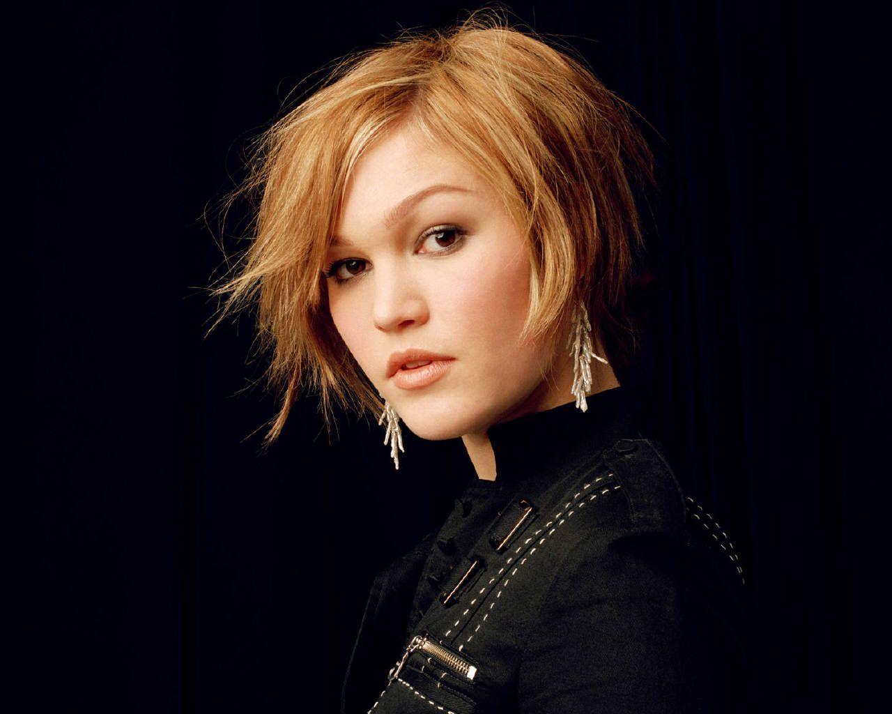 Julia Stiles | Scrolller
