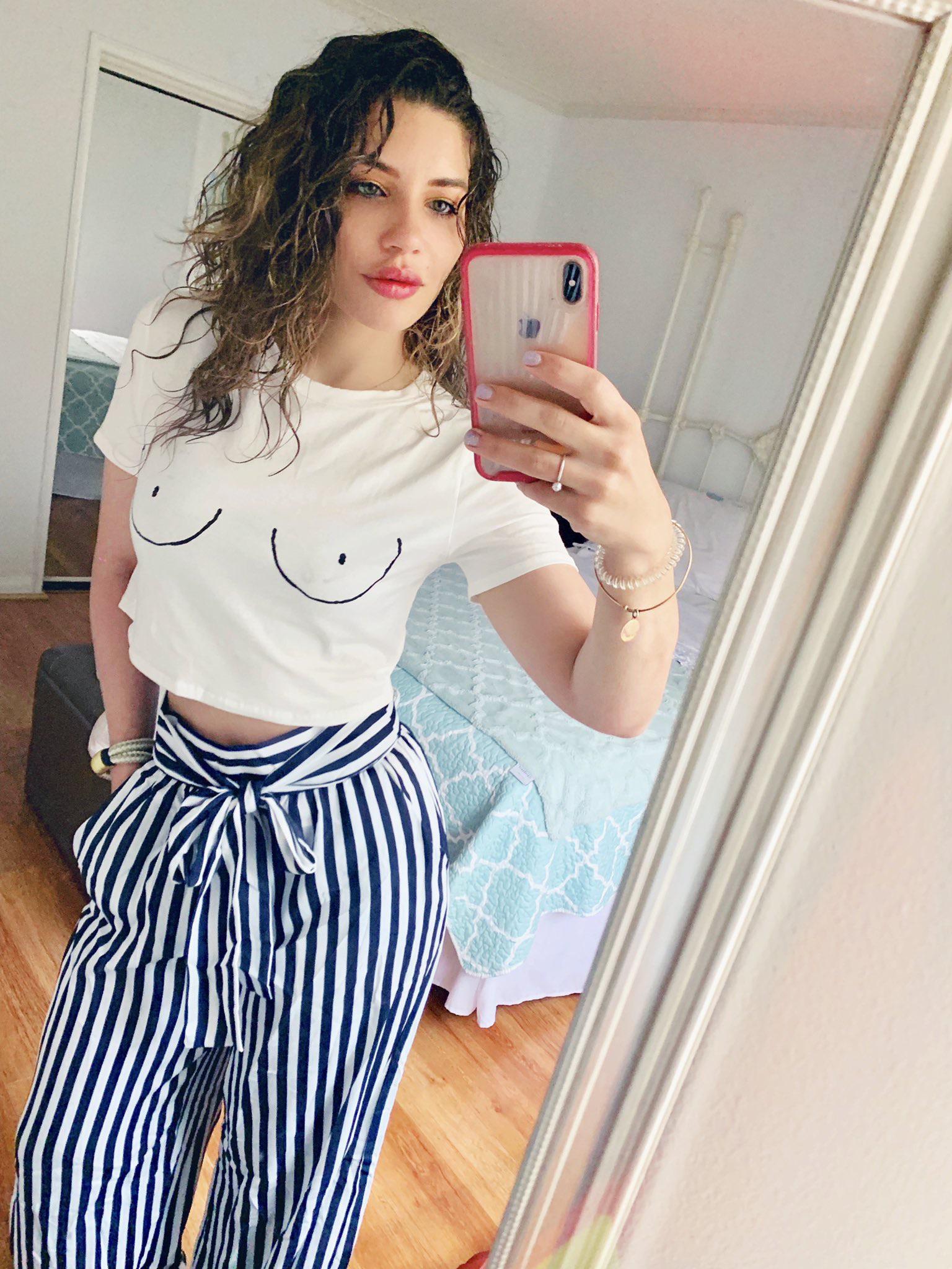 Juliana Harkavy | Scrolller