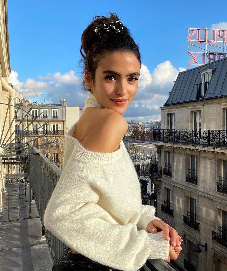 Juny Breeze | Scrolller