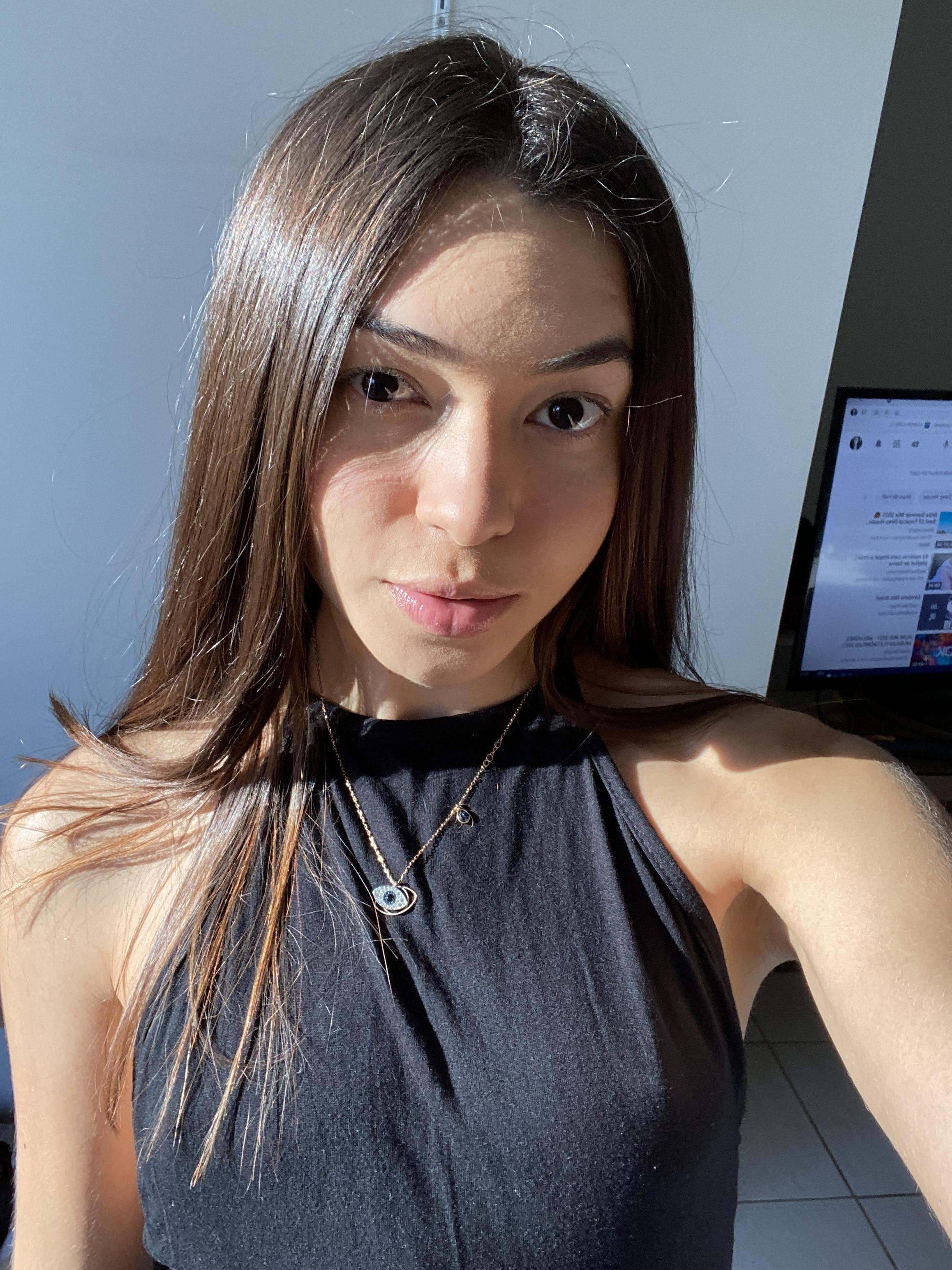 Just a 19yo trying to make big on the internet 🥺 would u help me? 🤤💦 | Scrolller