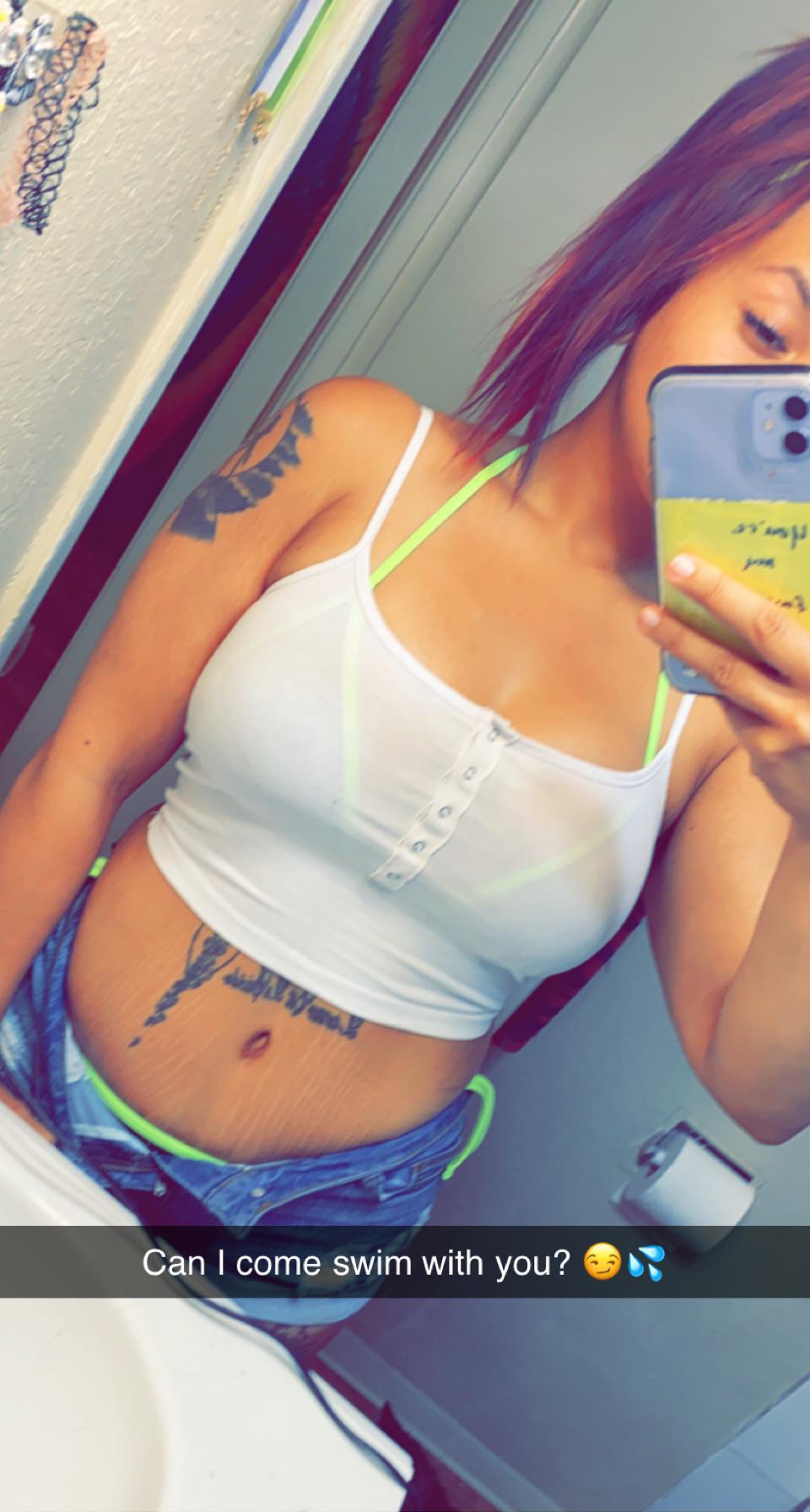 Just a little showing | Scrolller