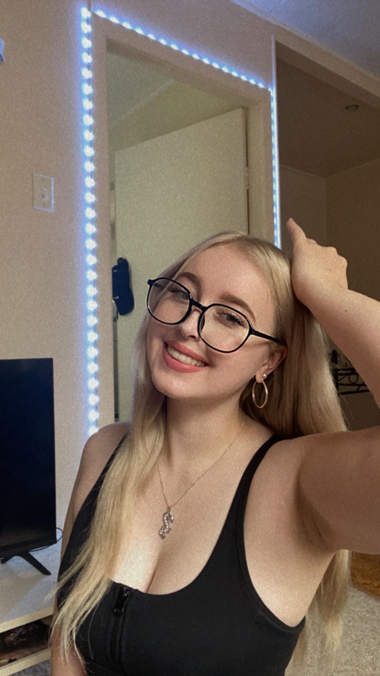 Just a simple selfie🤓 | Scrolller