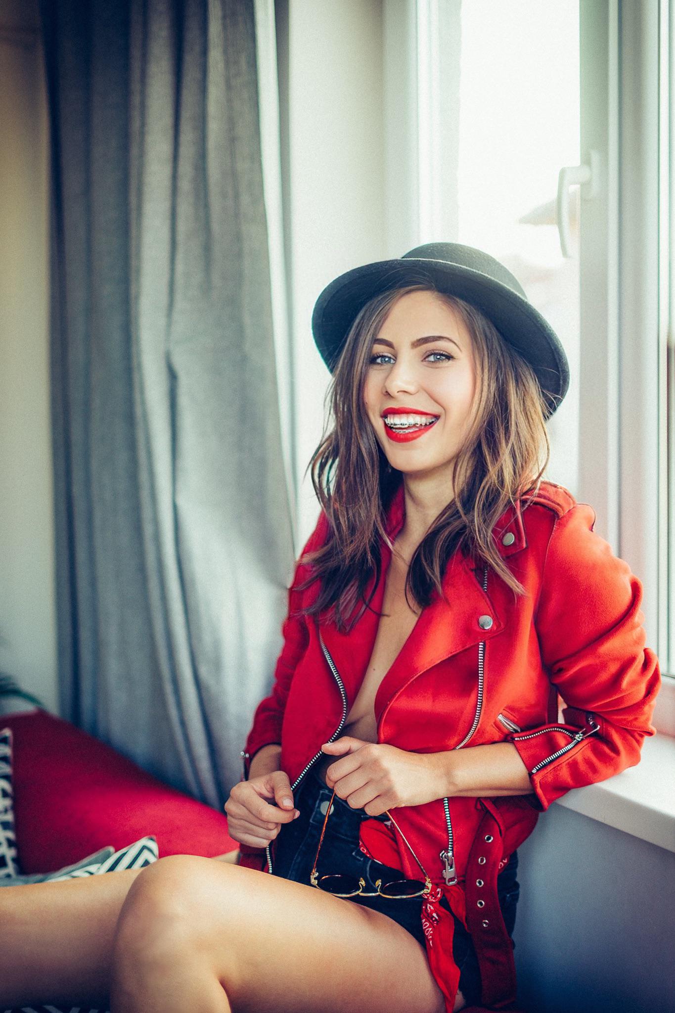 Just coming to wish you a happy Tuesday 💋💋💋 | Scrolller