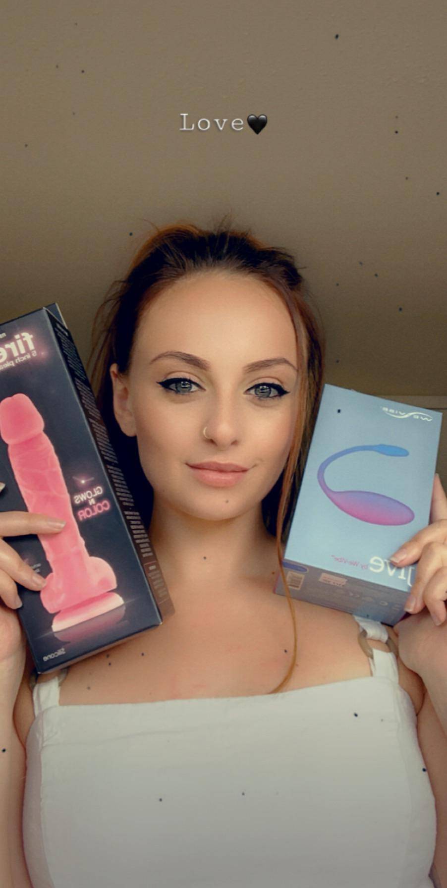 Just got these new toys!!! Cum watch me 💋 link in the comments. | Scrolller