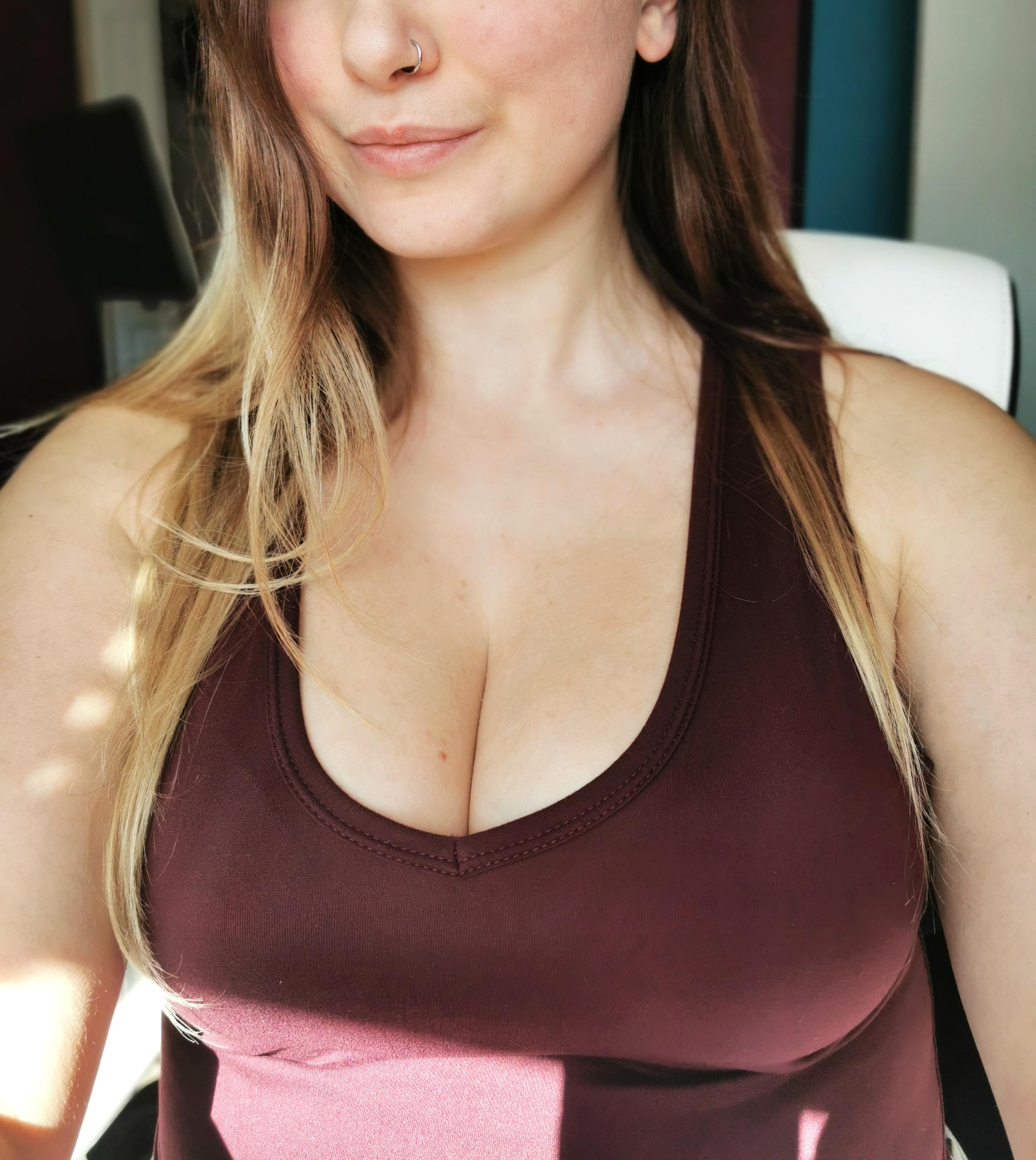 Hi, it's my first post here 😋 wearing my fave tank top ️ | Scrolller